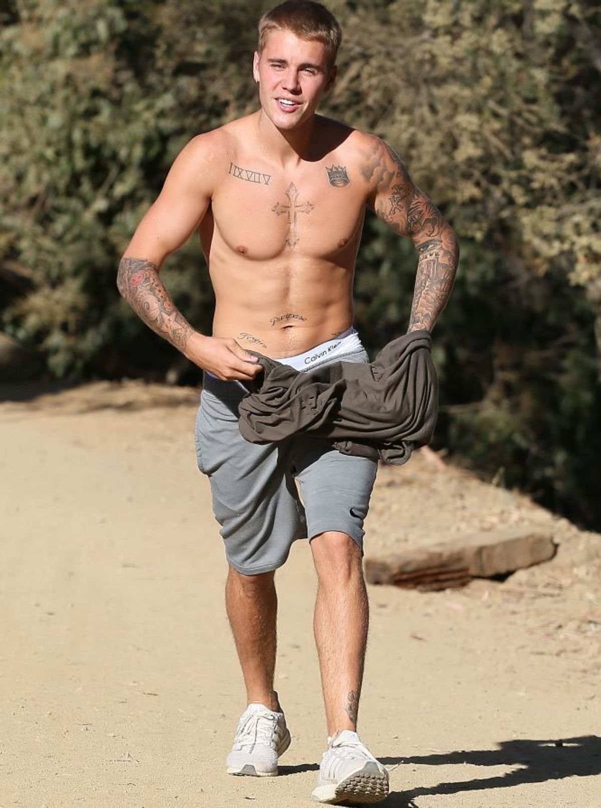 Corpul care atrage o multime de tinere. Justin Bieber si-a etalat ...