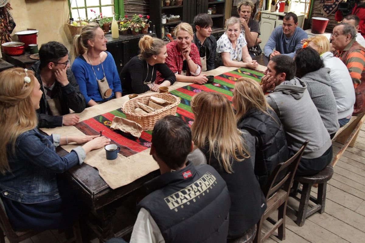 Mai sunt 3 zile pana la marea finala live Ferma Vedetelor! Ieri a avut loc reuniunea emotionanta ...