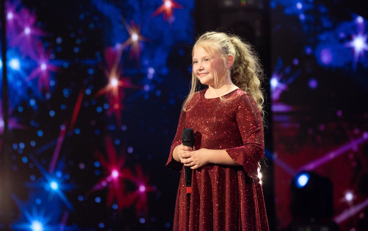 Vocea ei clară este balsam pentru suflet. Cine este Edina Neagu, eleva ...