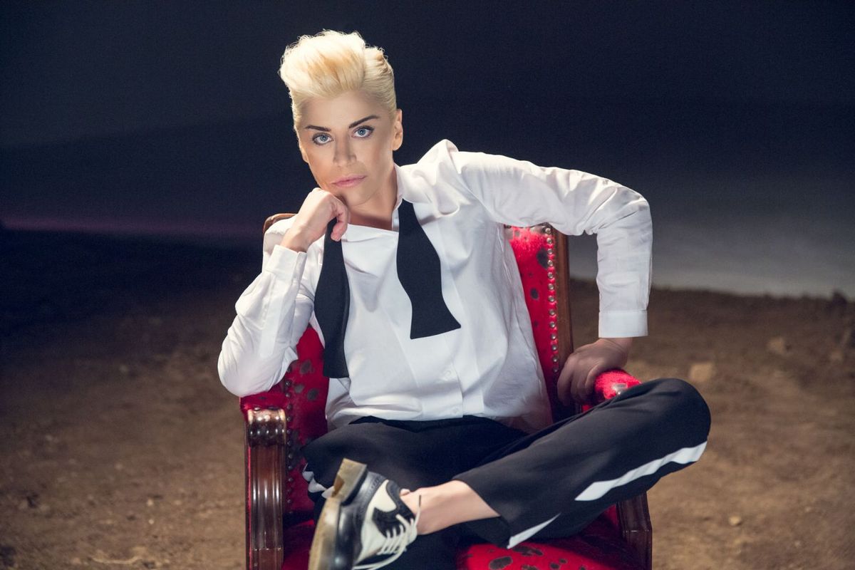 Loredana se reinventeaza: artista a filmat un clip inedit, pentru piesa ...