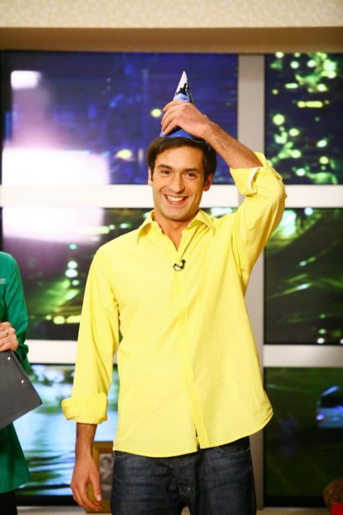 Radu Valcan a fost felicitat in direct de mama si bunica lui - Galerie ...