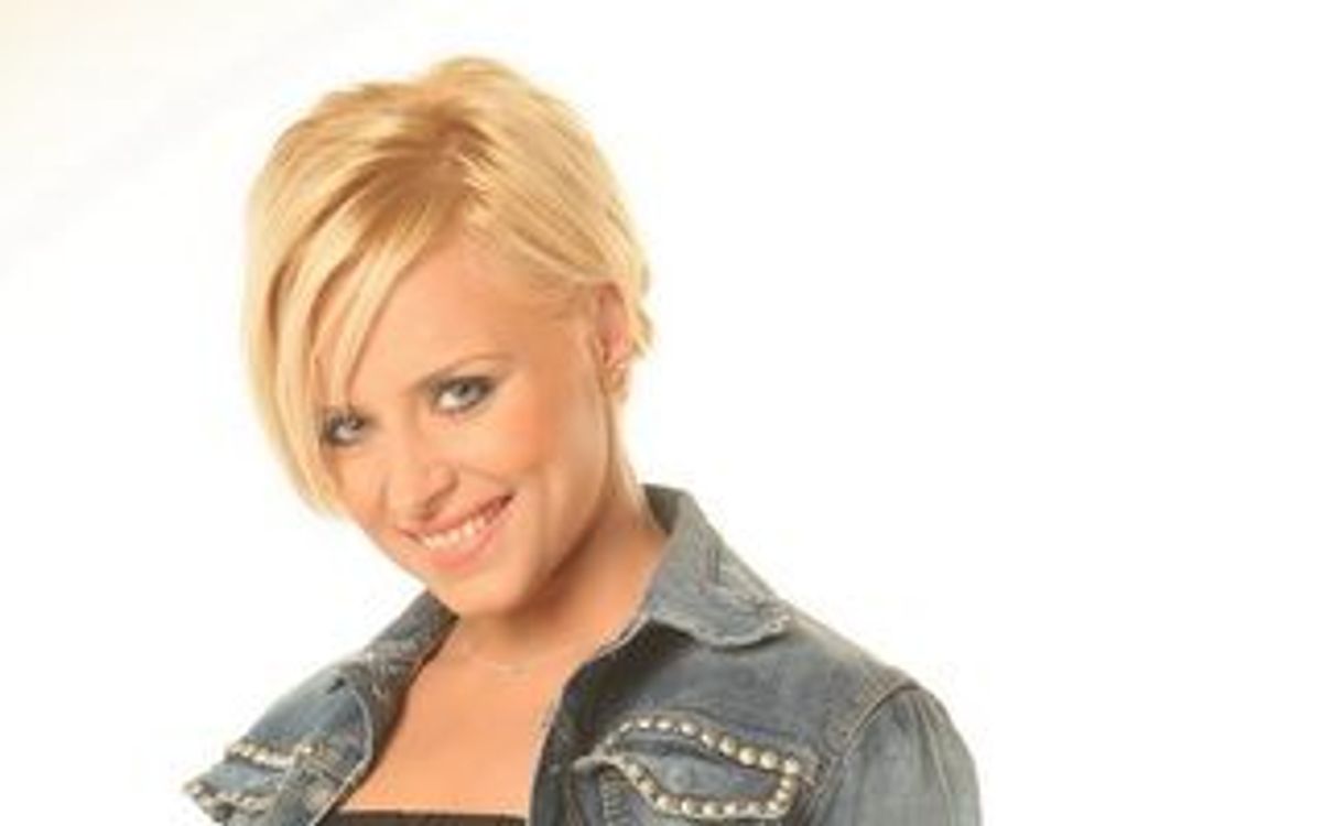 Veverita blonda de la "Happy Hour" a primit nuci si alune la Radio ...