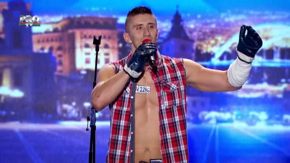 Romanii au talent 2015: Marius Calin - Interpreteaza piesa "Time to say ...