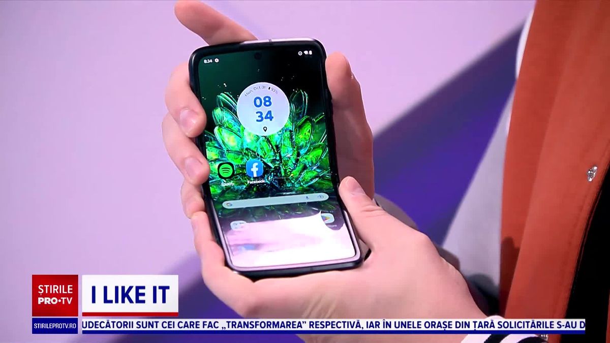 I like IT - Motorola aduce în România cel mai nou telefon pliabil ...