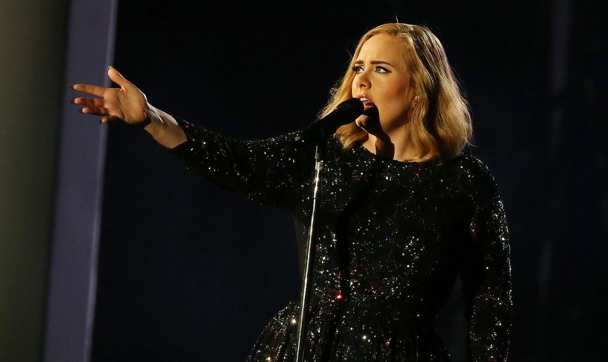 Adele a invitat o fana pe scena, iar ce a urmat e viral. Cine e artista ...