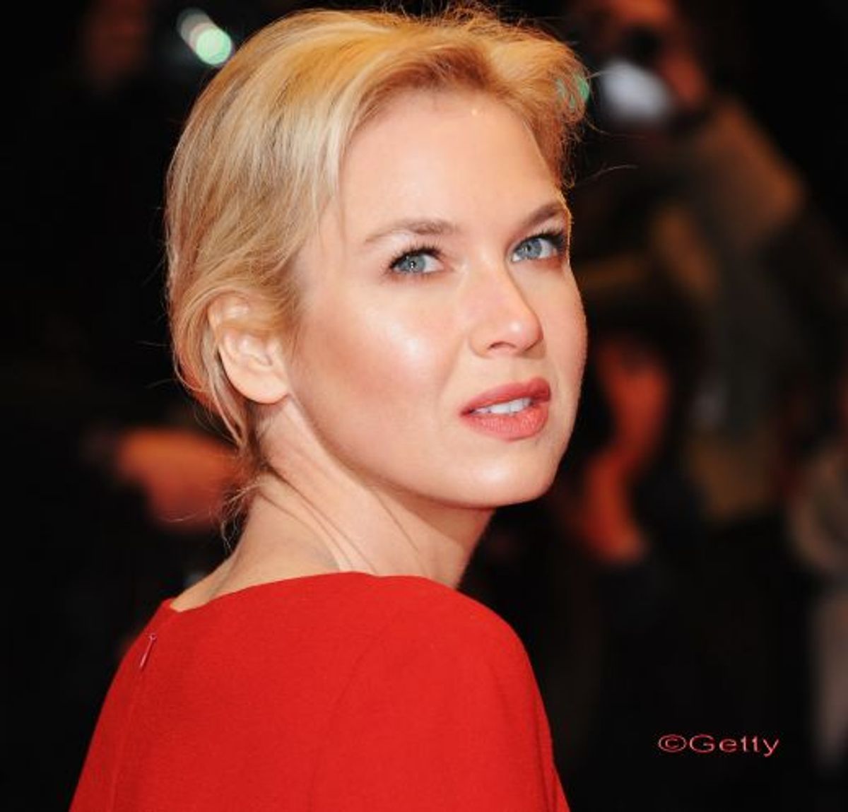 Renee Zellweger, singura din nou! S-a despartit de Bradley Cooper | PRO TV