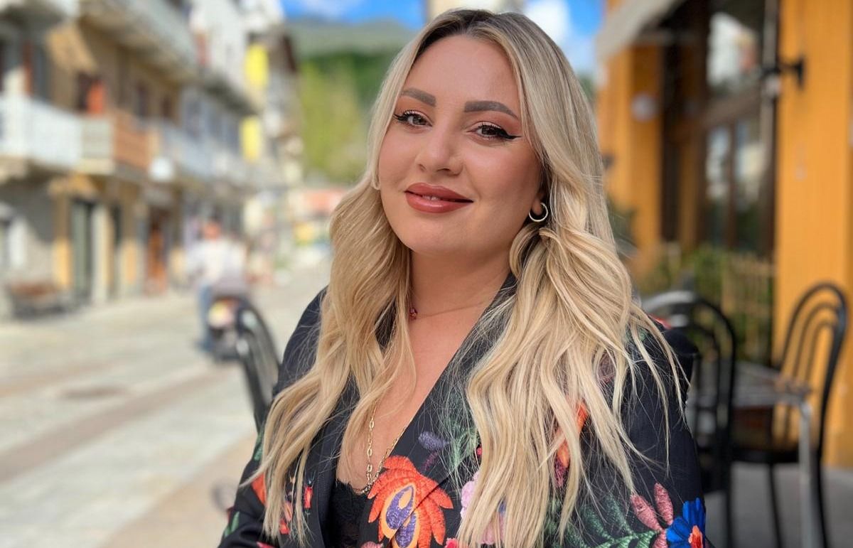 AVA se lansează pe piața internațională și cântă la televiziunea din ...