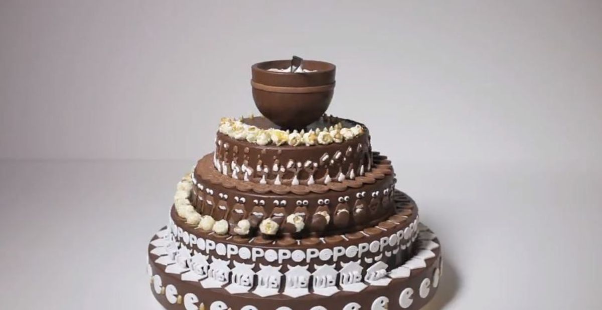 Pare a fi un simplu tort de ciocolata, insa aparentele sunt inselatoare ...