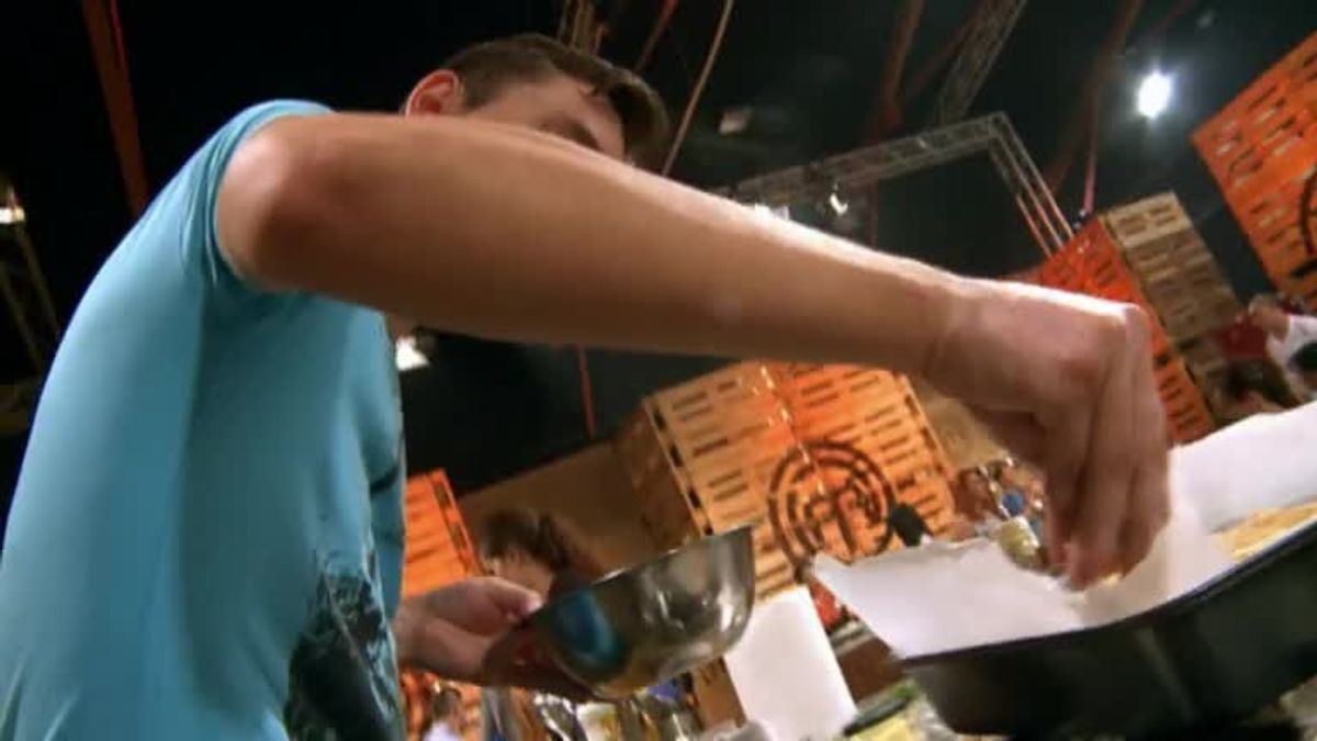 A crescut in orfelinat si a triumfat la "MasterChef". "Prajitura de ...