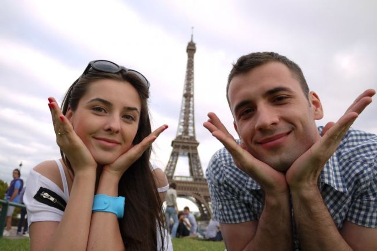 Daniel Nitoiu si logodnica lui, Marina, probeaza tinutele de nunta | PRO TV