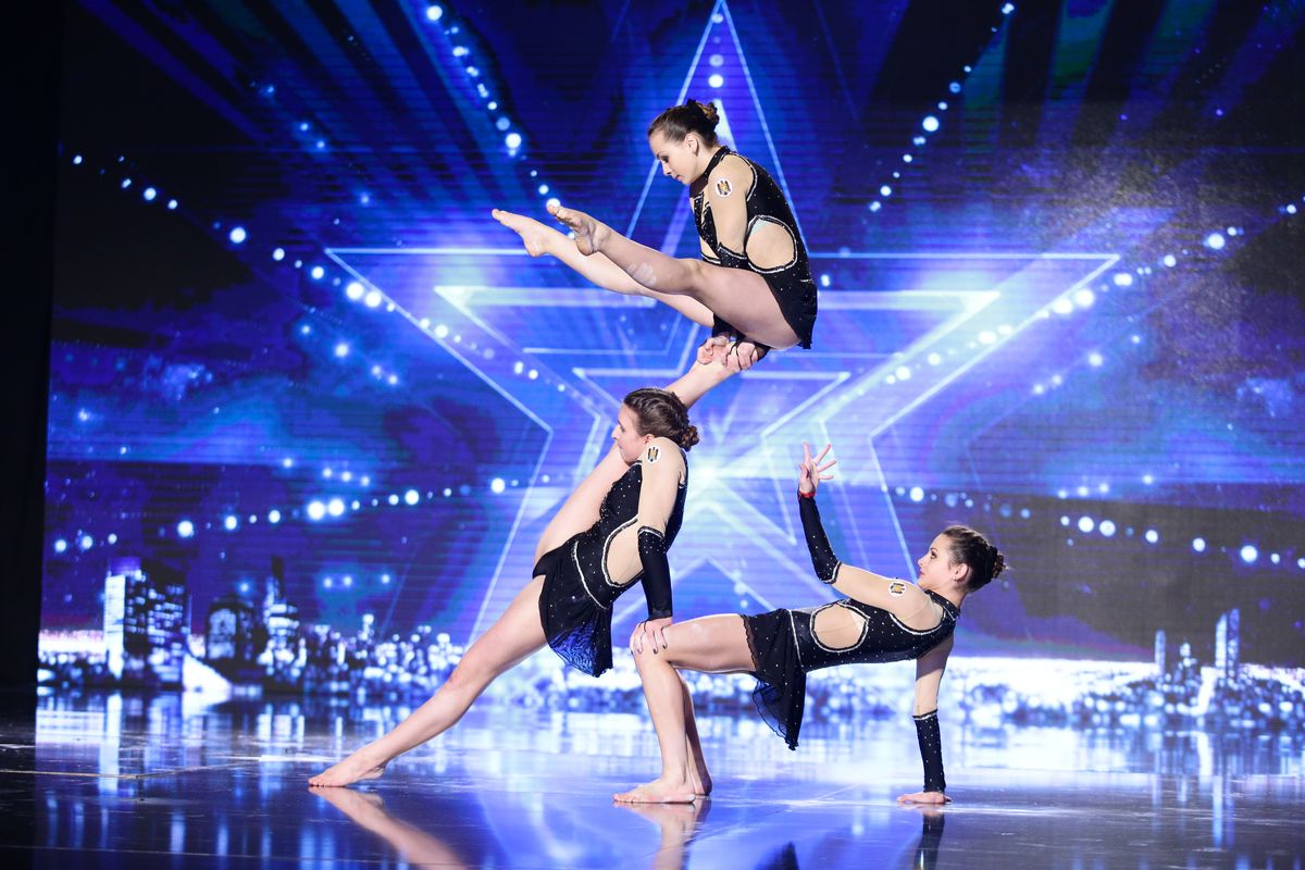Romanii au talent 2016: Trupa Triada - Gimnastica acrobatica | Scene si ...