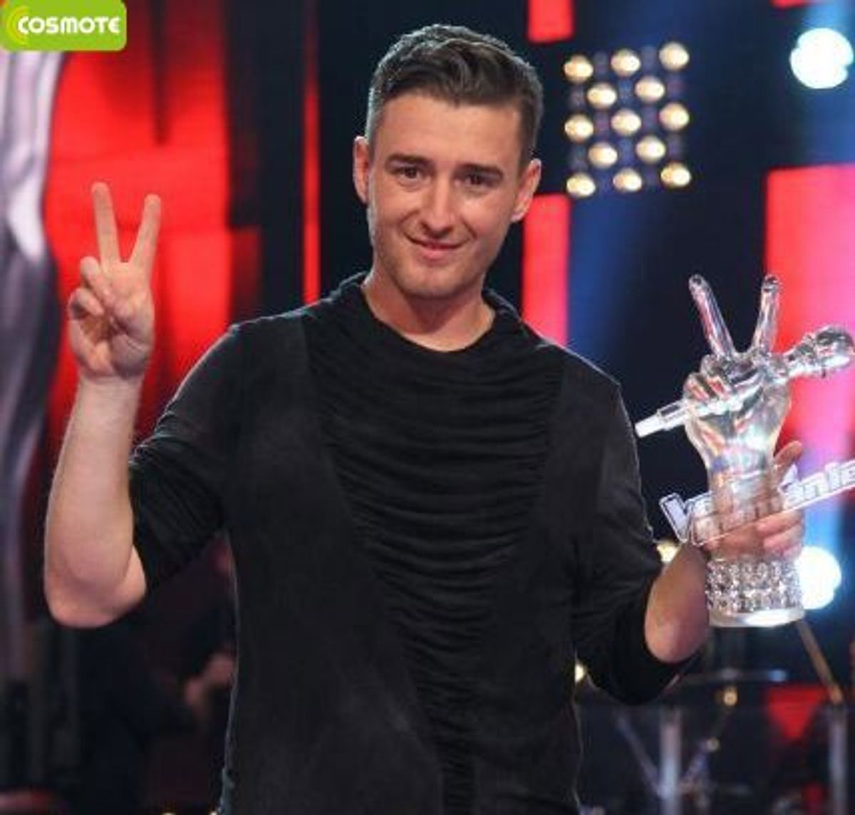 I-au fost alaturi de la inceput. Uite cat de frumoase sunt sotia si ...