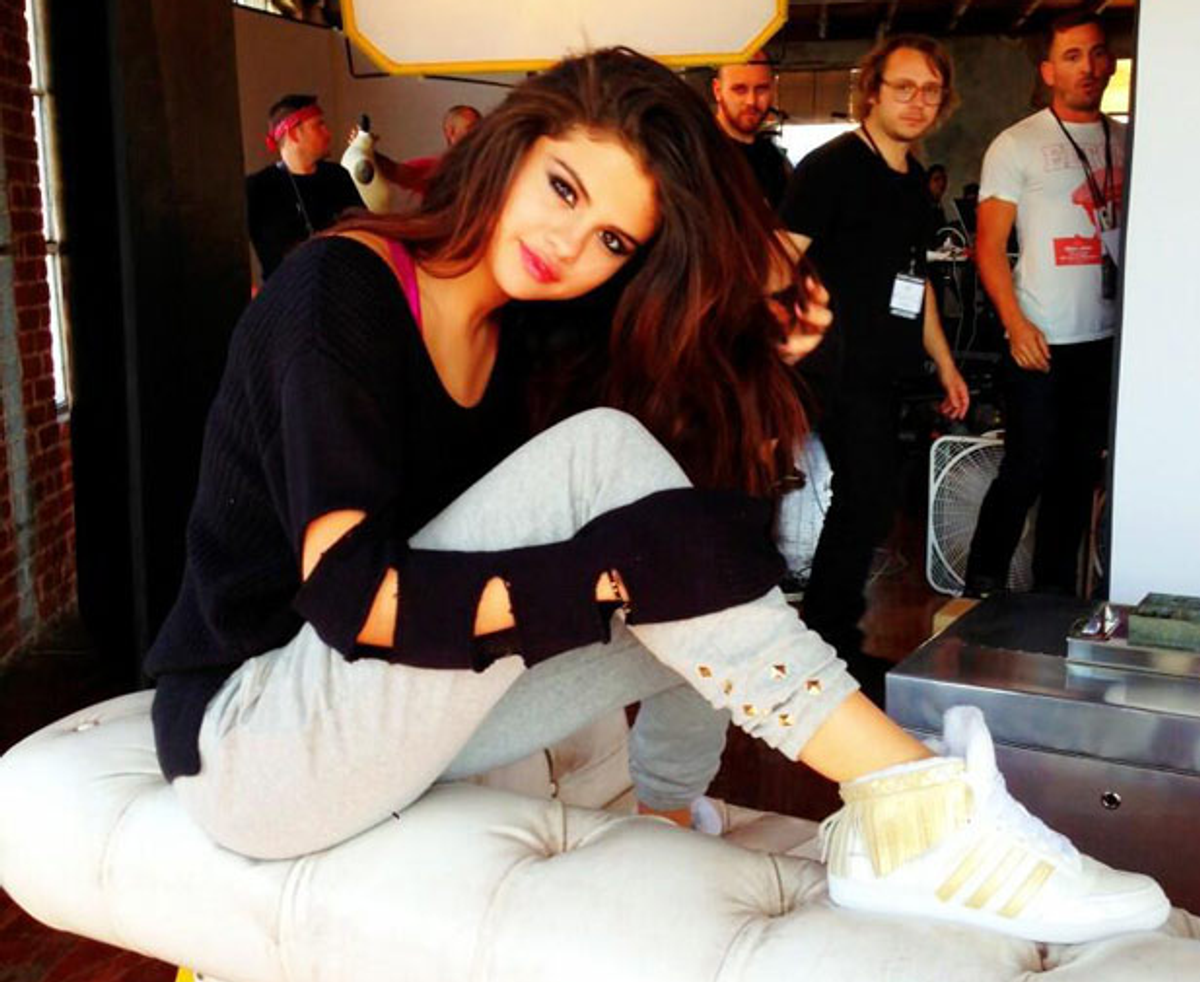 Selena Gomez, fara nicio inhibitie! Cum s-a lasat filmata topless ...