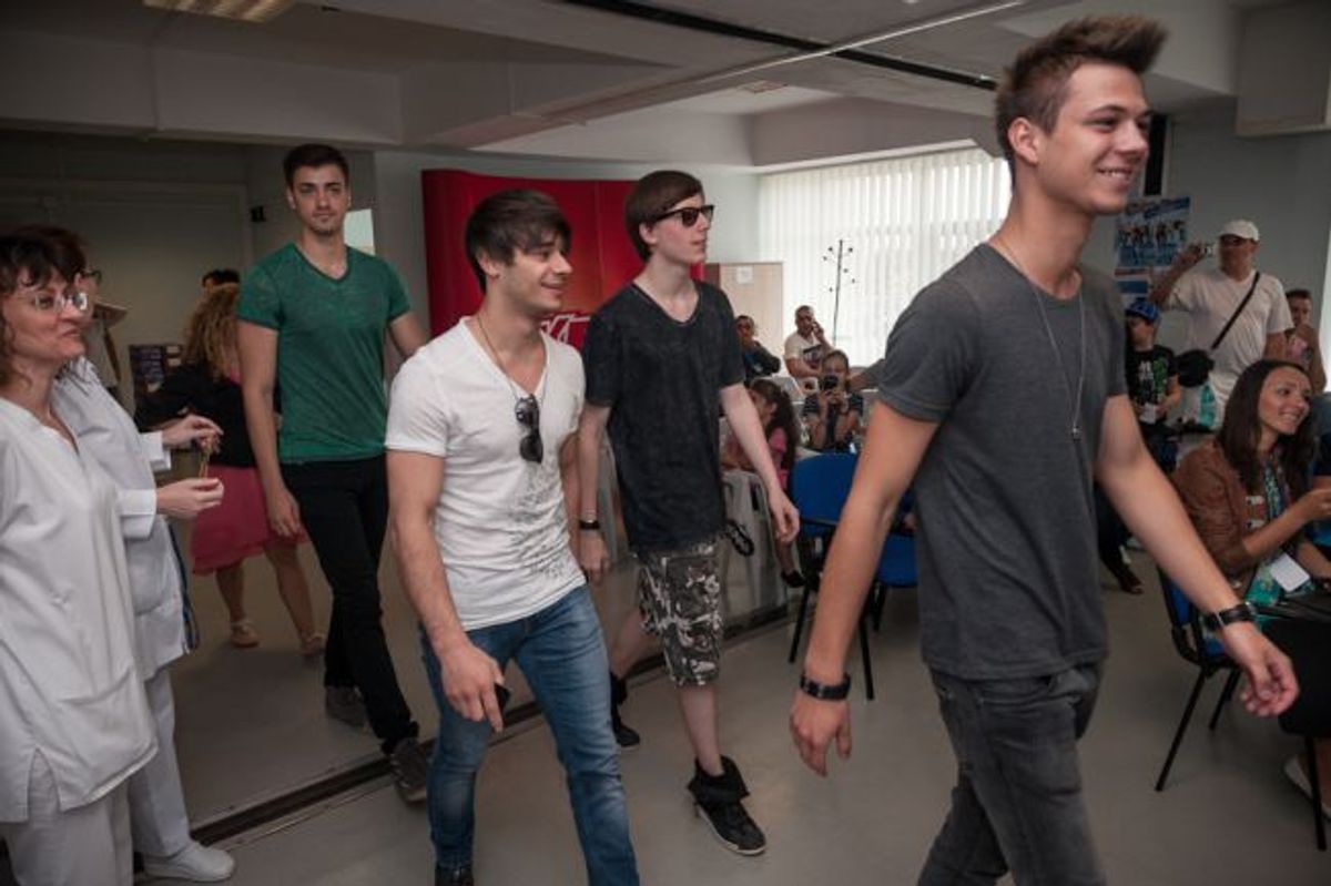 Cei 10 castigatori norocosi au avut sansa sa viziteze fabrica Ulker ...