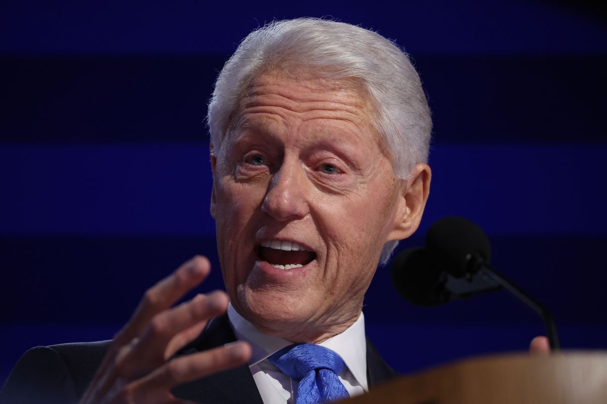 Bill Clinton a apărut cu un bandaj mare pe față la Maratonul din New ...