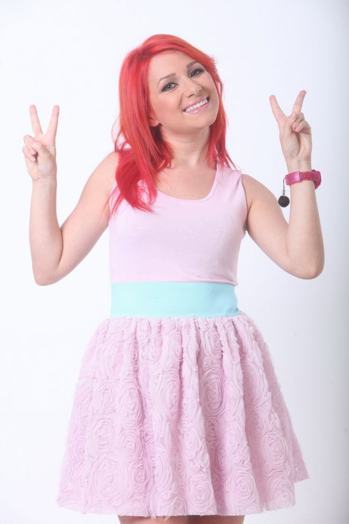 Alina Chinie, Veverita roscata de la “Happy Hour”, este personaj de ...