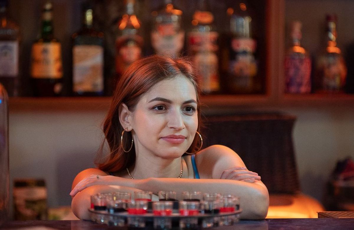 Cine este Ștefania Cîrcu, interpreta personajului Mona din serialul “La ...