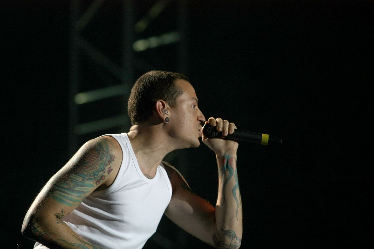 Opreste traficul si este usor de inteles de ce. Un barbat i-a adus un ...