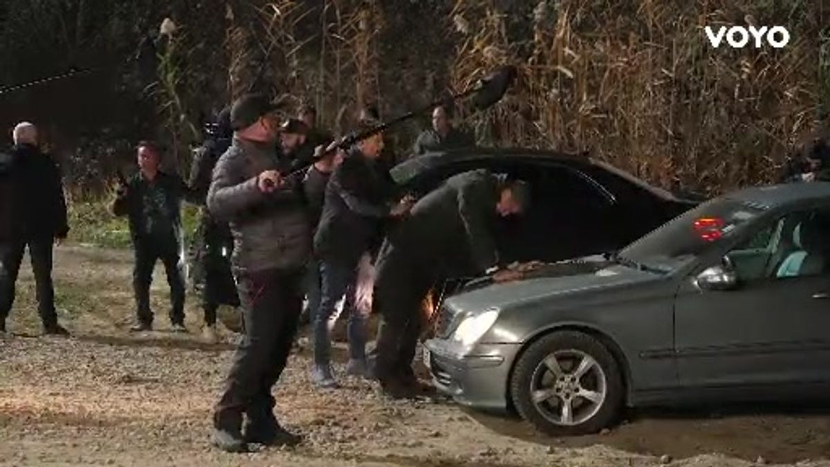 Cum crezi că arată setul unei scene de la CLANUL? Vezi chiar aici de ...