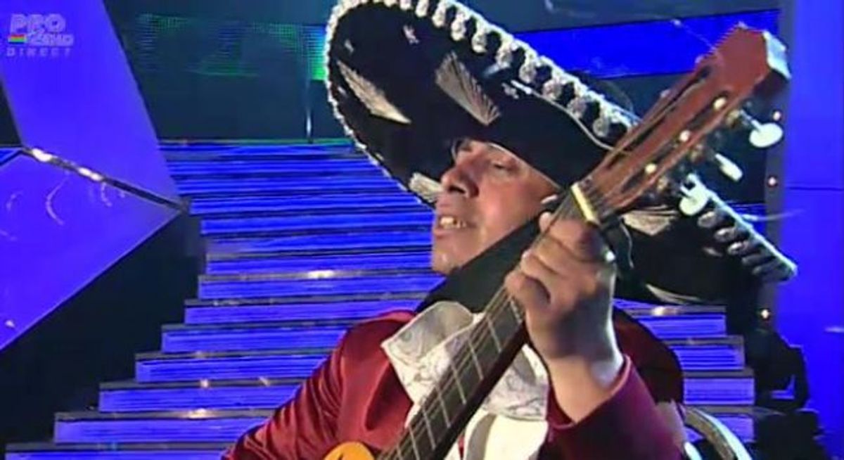 Galerie foto - gigel frone canta finala romanii au talent | PRO TV