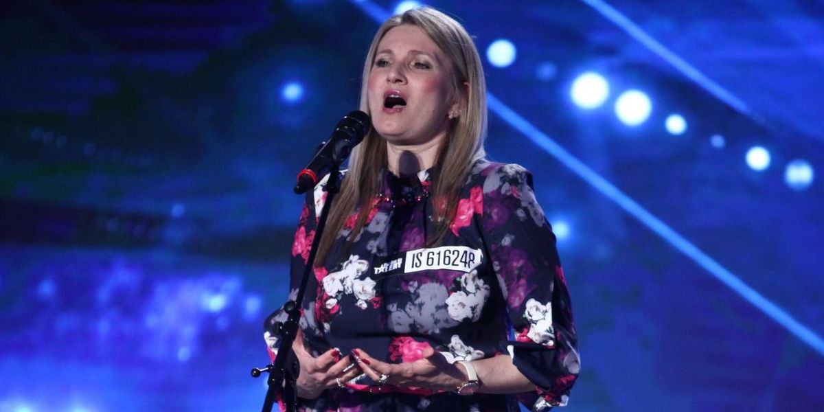 Nu are studii muzicale, dar interpretarea ei sigur nu va fi uitata prea curand. Vocea care a ...