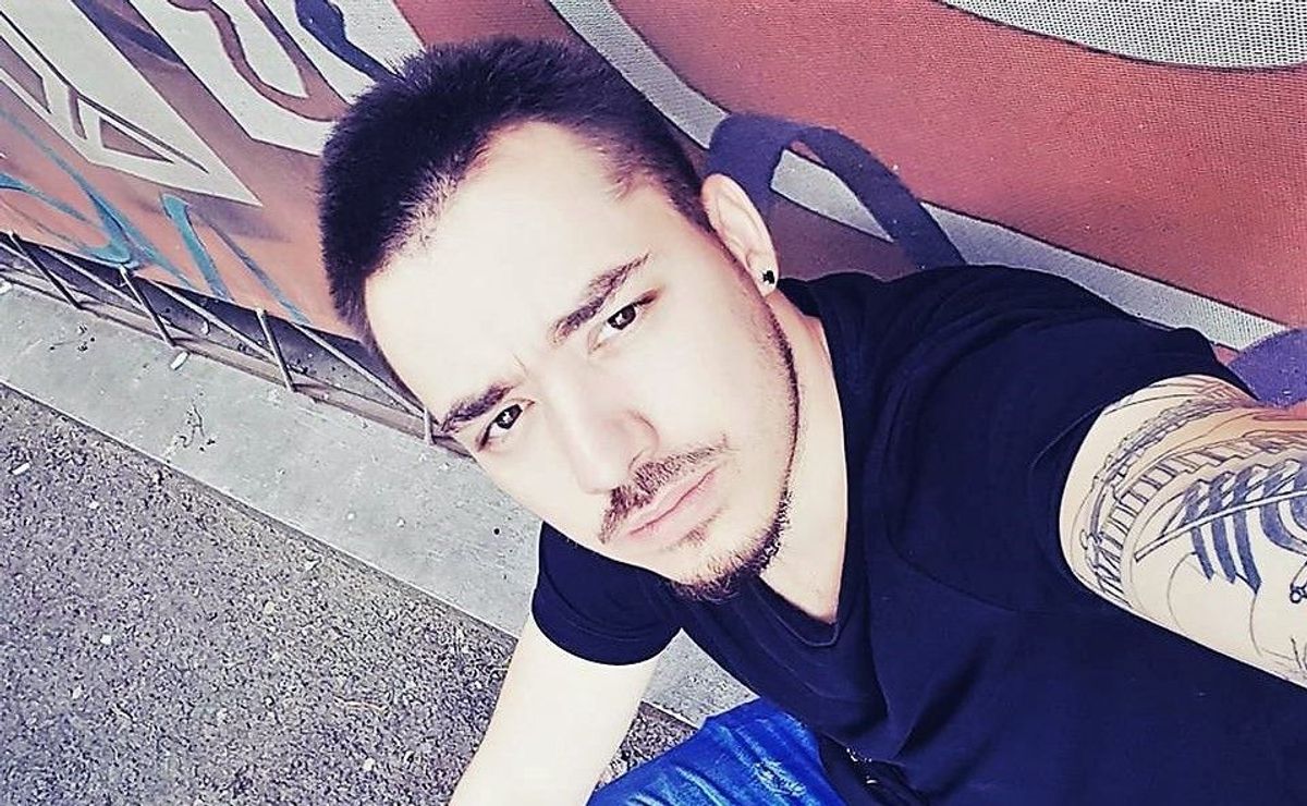 Adrian Tutu a compus o melodie, dar nu o canta el. Vezi daca iti place ...