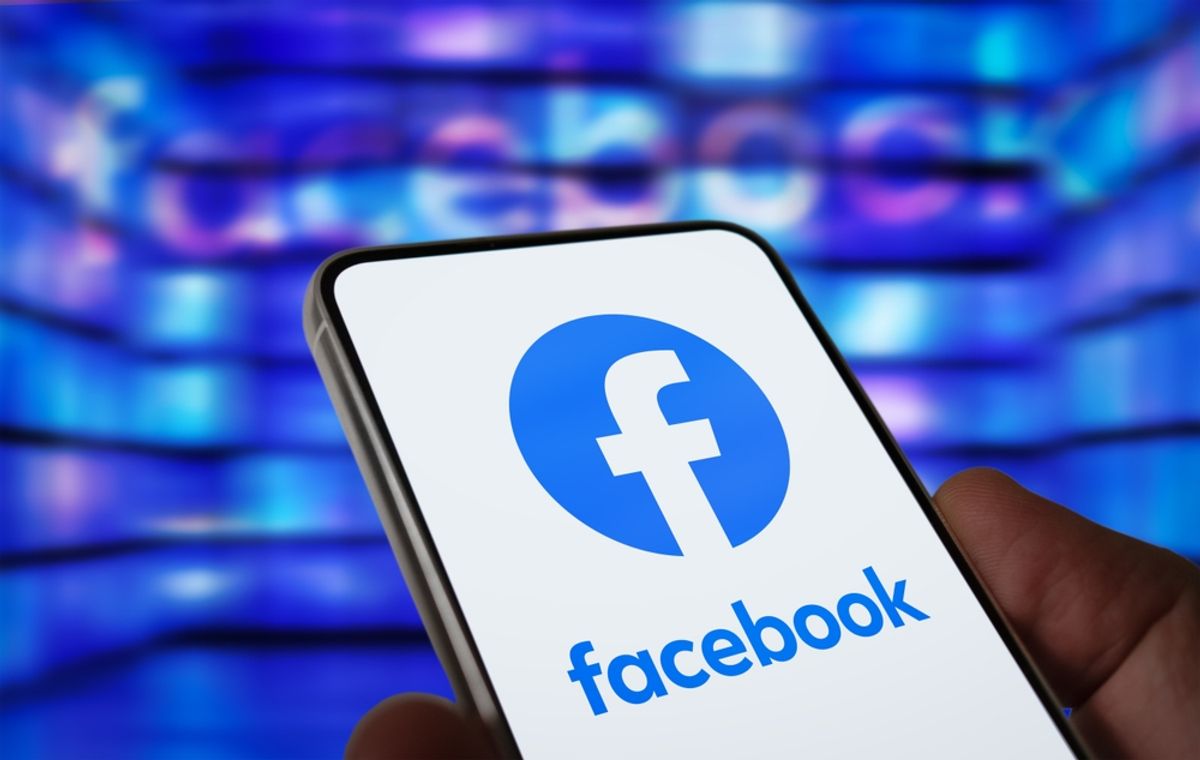 A picat Facebook. Utilizatorii din România, dar și din alte țări, nu ...