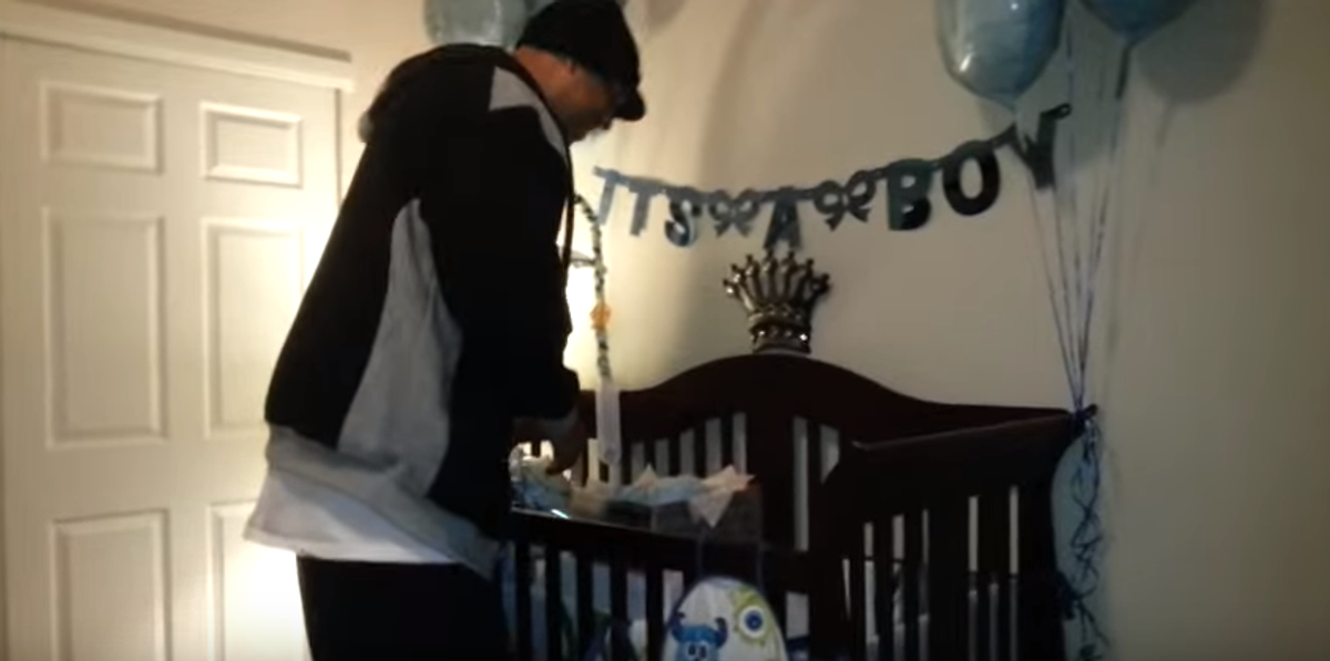 Cand a ajuns acasa si-a dat seama ca sotia a pastrat secretul atata ...