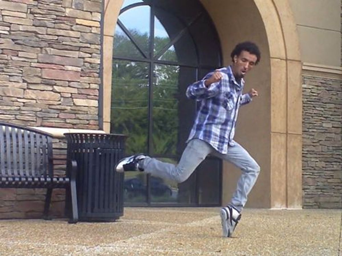 Miscarile GENIALE cu care un dansator a devenit vedeta pe Youtube. Un ...