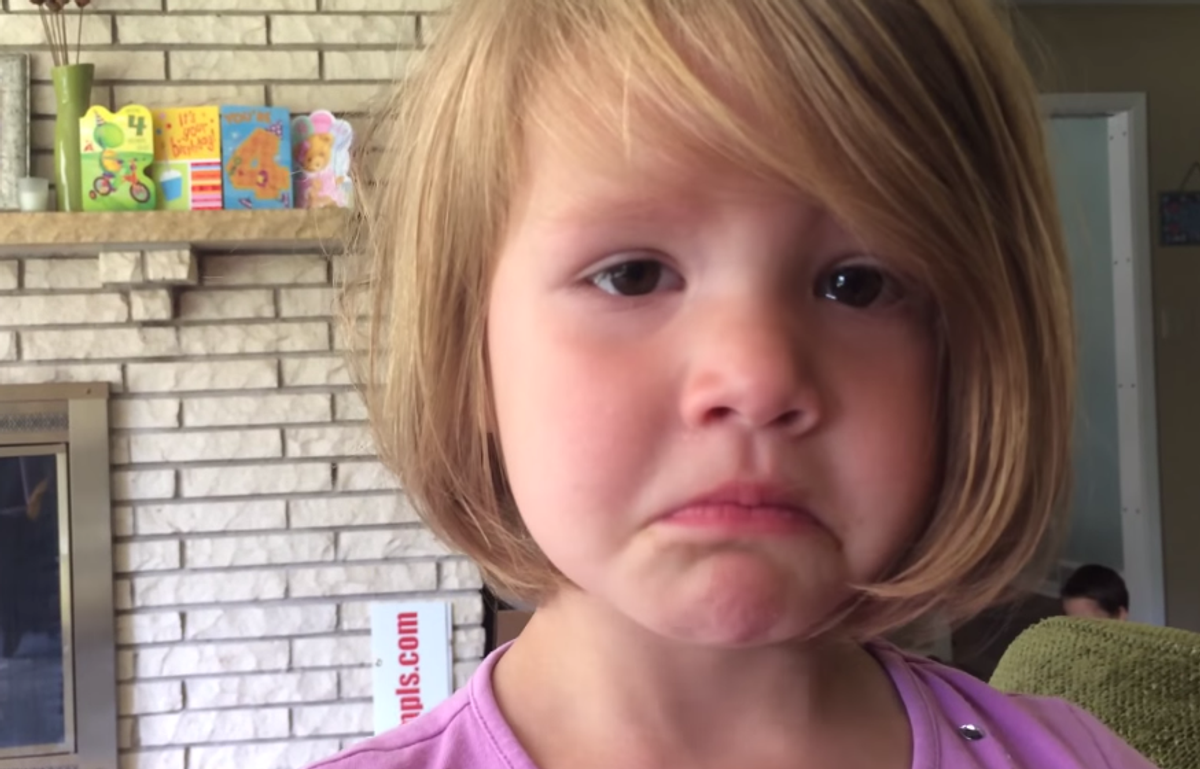 Un clip viral de 4 milioane de afisari. Reactia adorabila a unei fetite ...