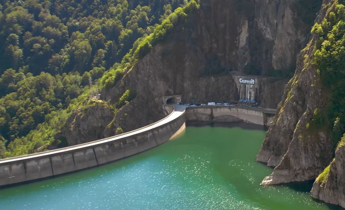 Lacul Vidraru va fi golit complet. Ce s-ar putea găsi în adâncul apelor ...