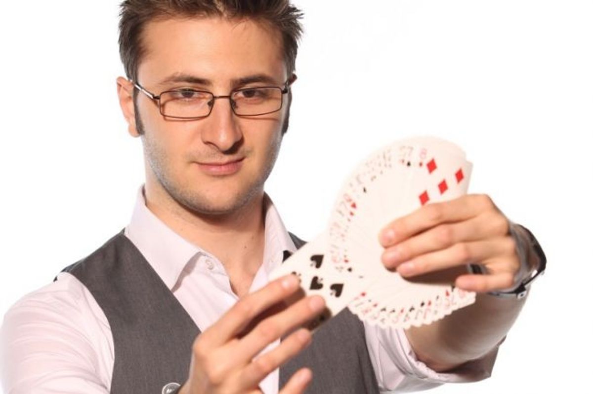 O bruneta superba, cu un zambet irezistibil. Cum arata sotia ...