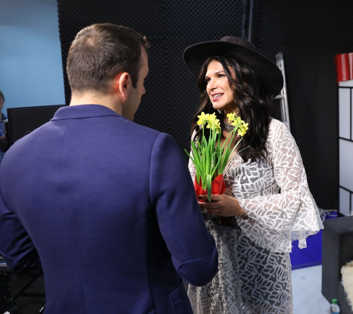 Monica Barladeanu a avut parte de o supriza de proportii de Martisor ...