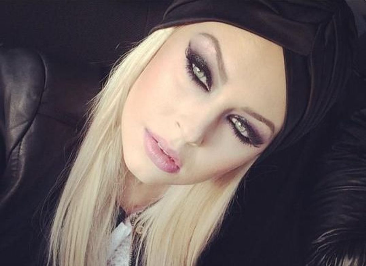 Sotia lui Connect-R, pe mana medicilor esteticieni. De ce a apelat ...